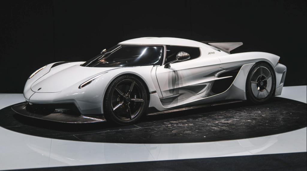 Les 5 supercars les plus rapides sur route en 2022